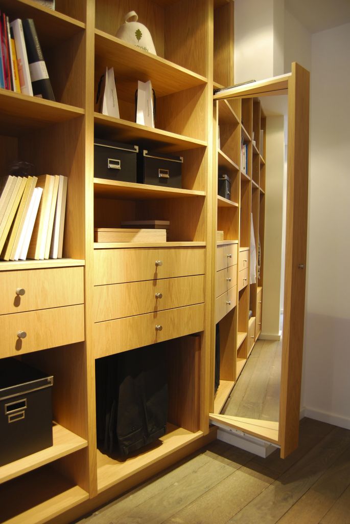 A custom closet pairing wood and leather - Atelier de Saint Paul